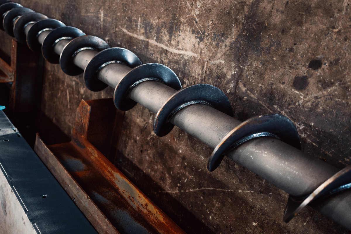 Strong & Efficient Traveling Screw Reclaimers